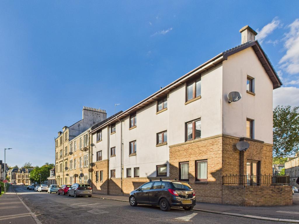 32 Ferguslie Walk, Flat 1/2, Paisley... 2 bed flat - £79,500