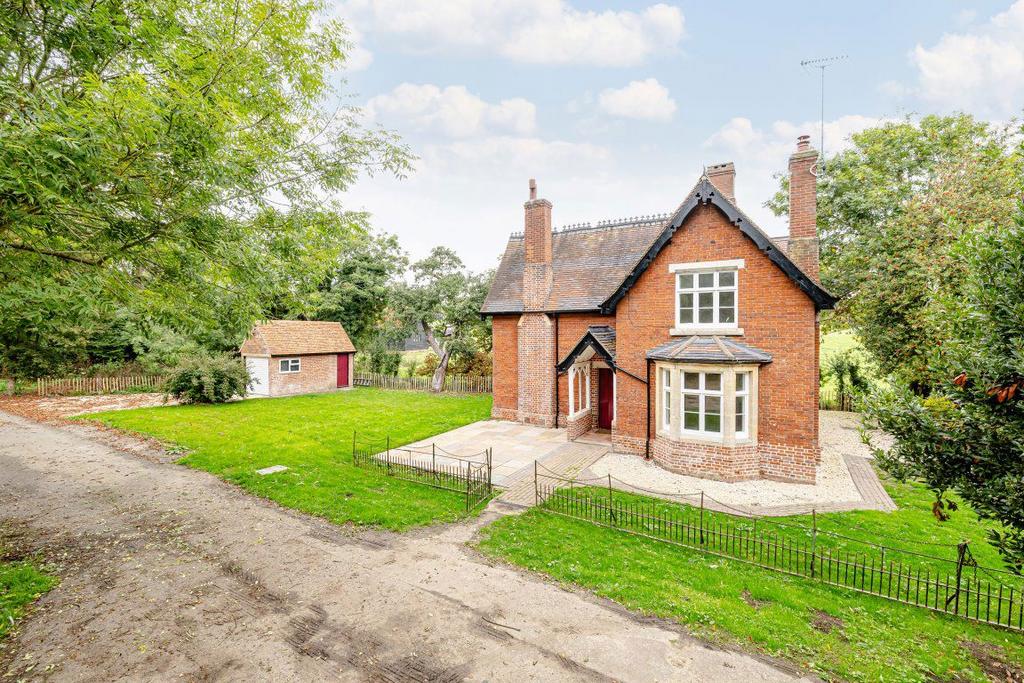 Farnham, Bishop`s Stortford 3 bed cottage - £2,200 pcm (£508 pw)