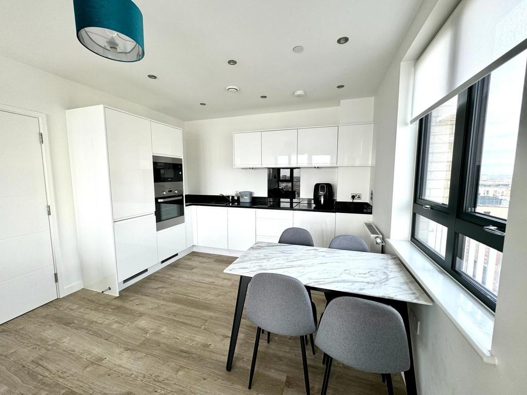 at Manchester, 165 Viscount House 8... 2 bed flat - £2,325 pcm (£537 pw)