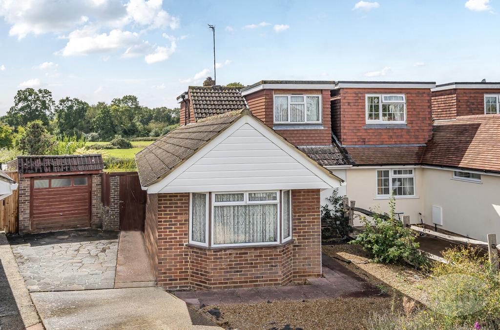 Envis Way, Fairlands, Guildford... 3 bed bungalow - £500,000