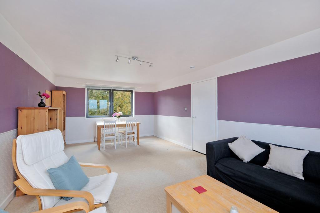362 Clifton Road, Hilton, Aberdeen, AB24 2 bed flat - £77,000