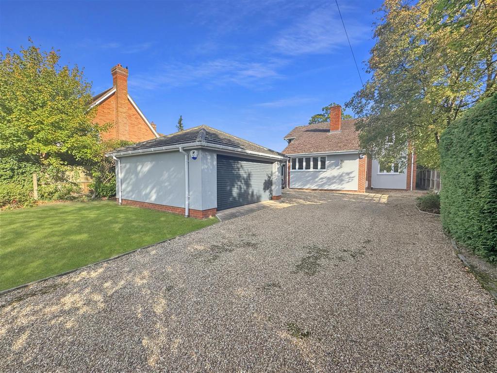 Braiswick, Colchester 4 bed detached house - £2,300 pcm (£531 pw)