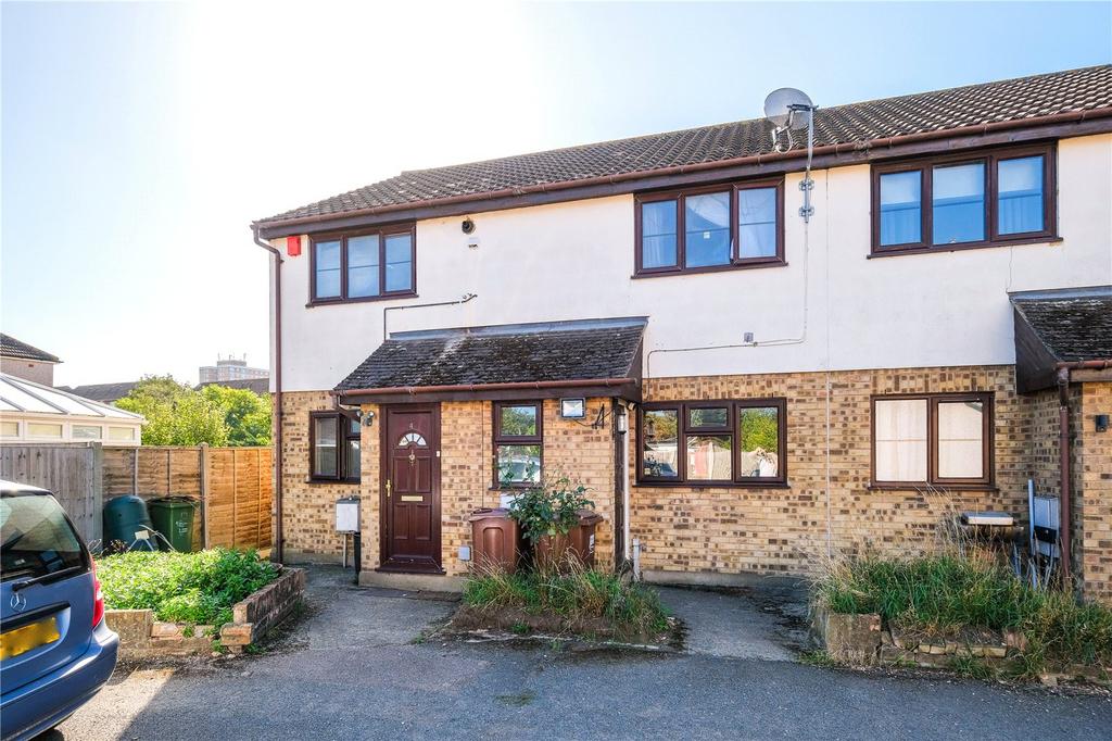 Emerald Court, Dagenham RM8 2 bed maisonette - £290,000