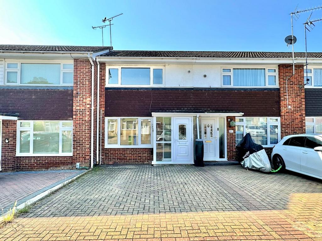 Simpson Road, Sittingbourne ME10 2 bed terraced house - £1,300 pcm (£ ...