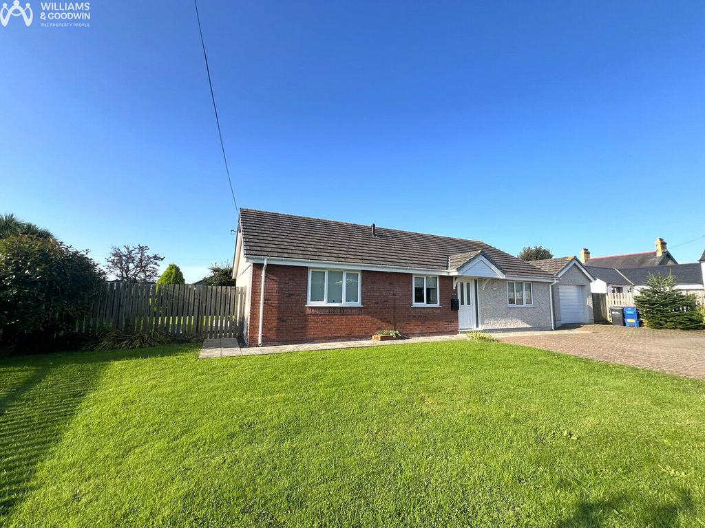 Lon Uchaf, Dwyran, Anglesey, LL61 3 bed detached bungalow - £310,000