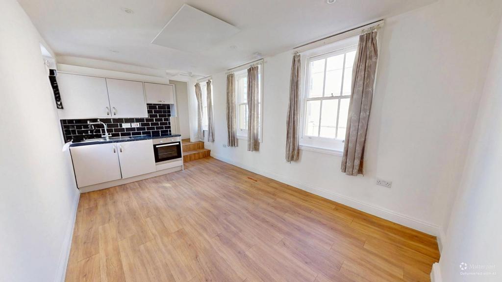Brunswick Place, Hove, BN3 Studio - £925 pcm (£213 pw)