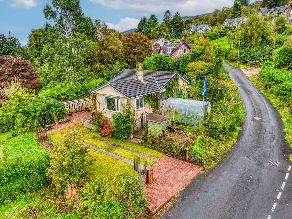 Cluain Dearg, Clynder, G84 0QF 3 bed detached bungalow - £220,000