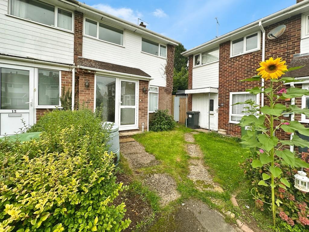 Fabian Close, Basingstoke RG21 3 bed end of terrace house - £1,350 pcm ...