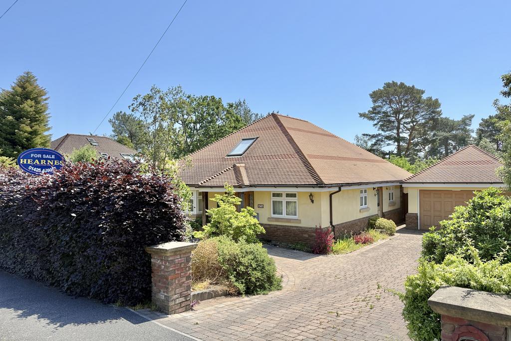 St. Ives Park, Ashley Heath, BH24 2JX 4 bed detached house for sale - £ ...