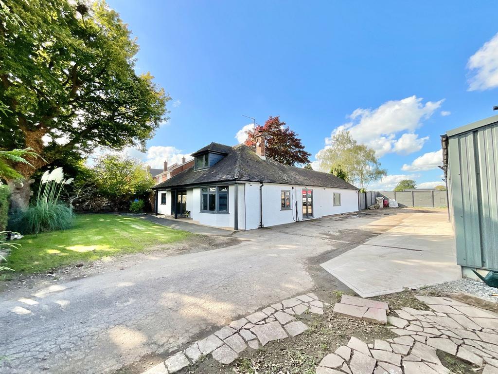 Long Lane, Derrington, ST18 4 bed detached house for sale - £675,000