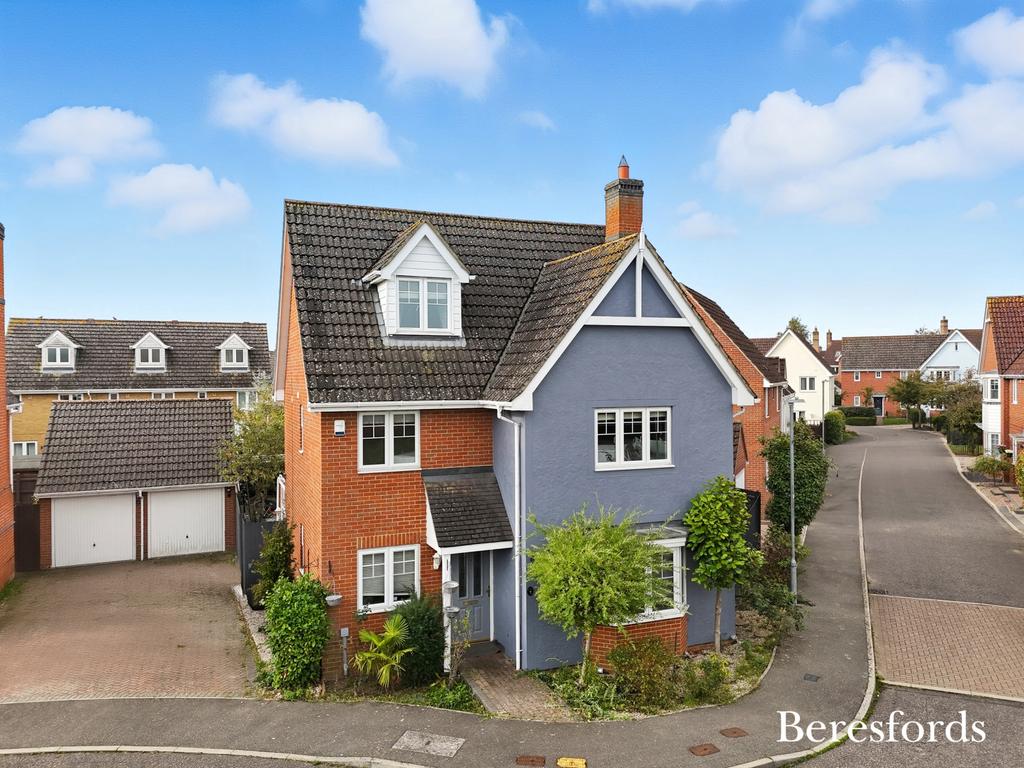 Chestnut View, Dunmow, CM6 4 bed detached house - £580,000