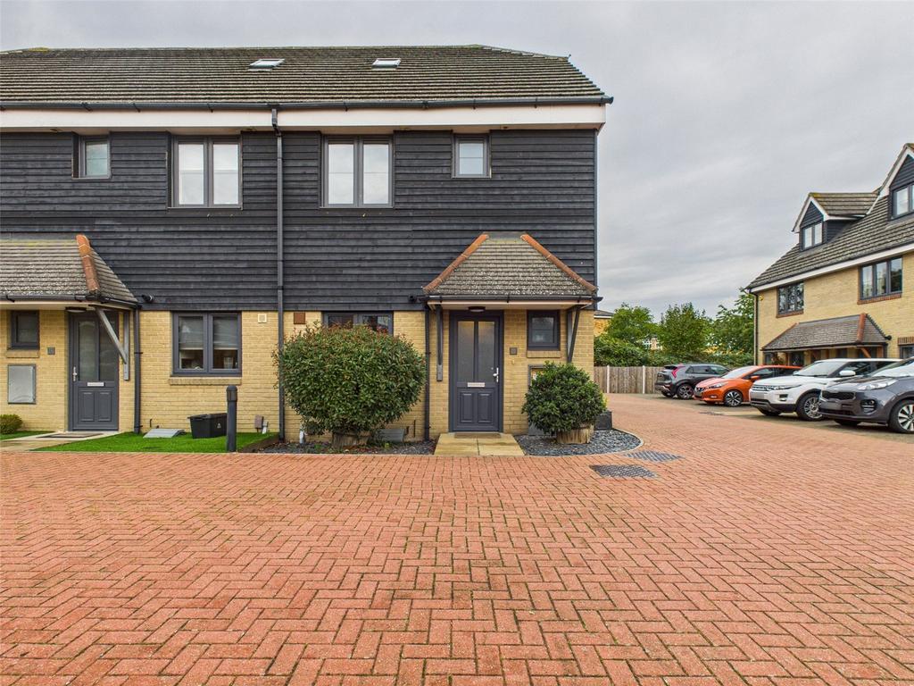 De Burgh Close, Hertfordshire EN10 3 bed end of terrace house - £2,400 ...