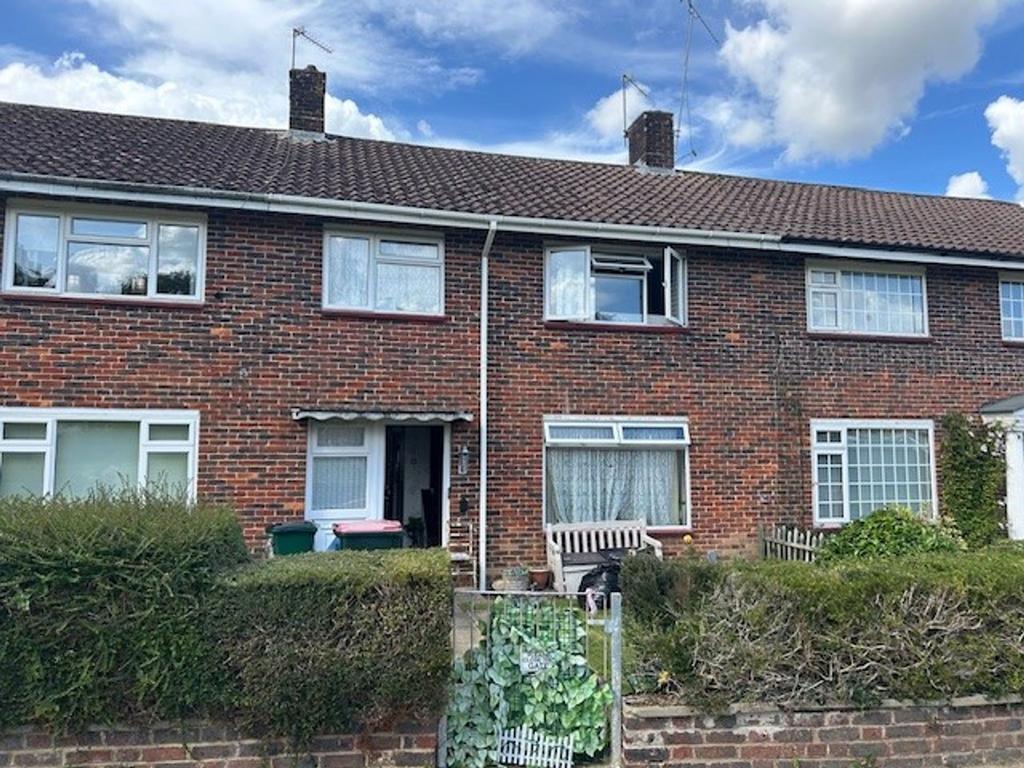 Maple Close, Crawley RH11 3 bed terraced house - £325,000