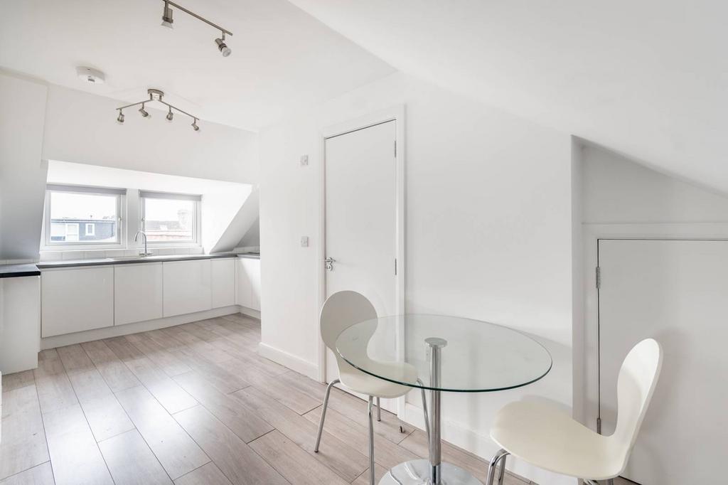 Chapter Road, Willesden, London, NW2 1 bed flat to rent - £1,600 pcm (£ ...