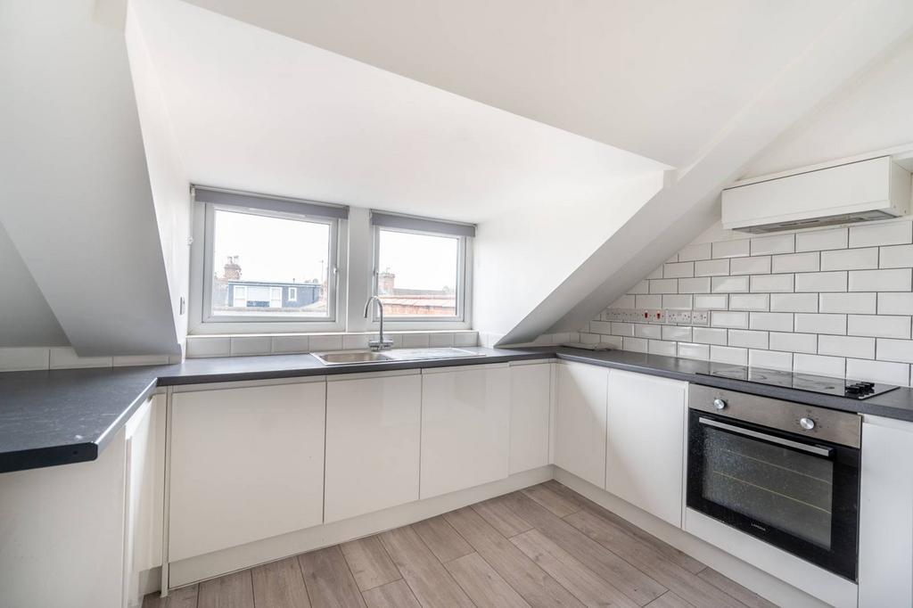 Chapter Road, Willesden, London, NW2 1 bed flat to rent - £1,600 pcm (£ ...