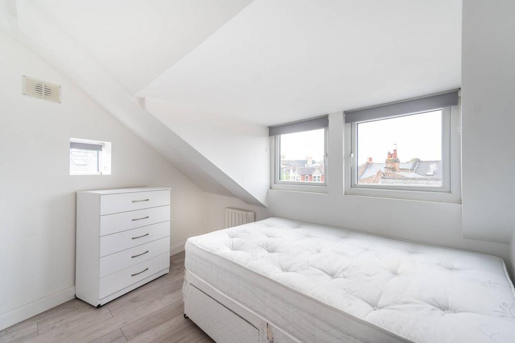 Chapter Road, Willesden, London, NW2 1 bed flat - £1,400 pcm (£323 pw)