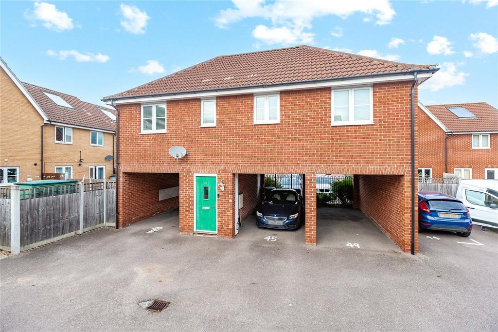 Stradbroke Road, Basildon, Essex, SS14 2 bed detached house for sale ...