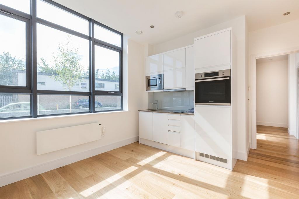 Burrell Road, Haywards Heath, RH16 1 bed ground floor flat - £1,000 pcm ...