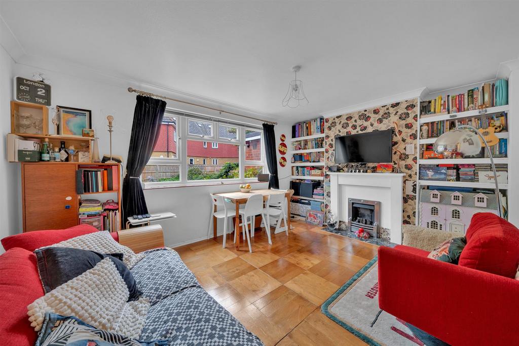 Martins Road, Shortlands, Bromley, BR2 2 bed flat for sale - £300,000