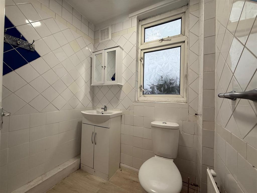 Becontree Avenue, Dagenham 4 bed terraced house - £2,200 pcm (£508 pw)