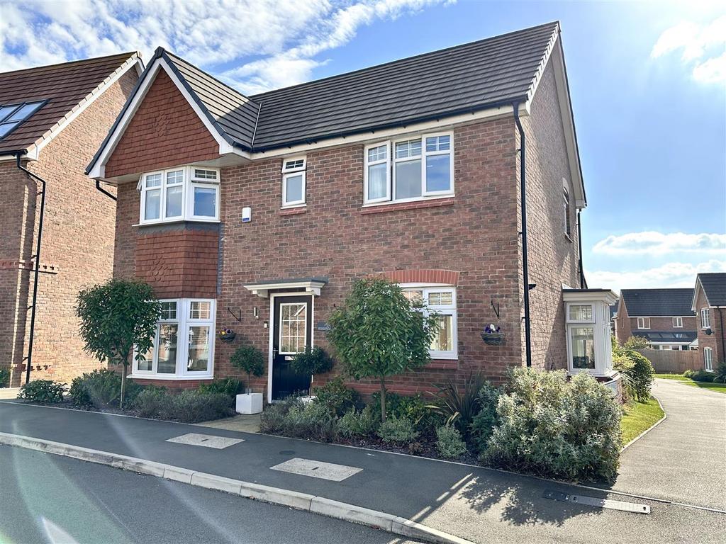 Cloverfield Place, Middlebeck, Newark 4 bed detached house - £350,000