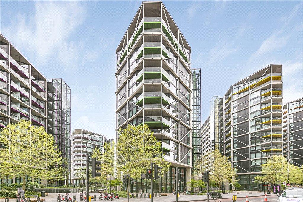 Riverlight Quay, London, SW11 Apartment - £450,000
