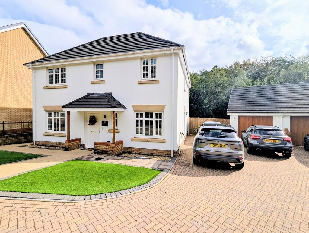 Cysgod Yr Ysgol, Gorslas, Llanelli... 3 bed detached house - £365,000