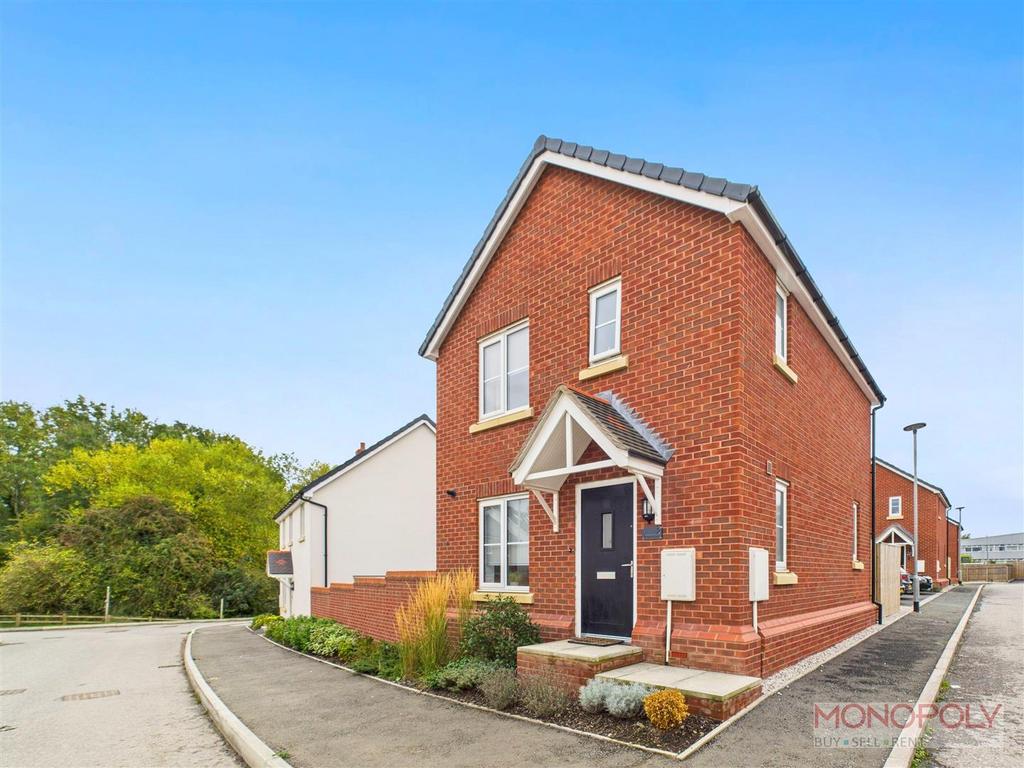 Manor Gardens, Rhostyllen, Wrexham 2 bed detached house - £220,000