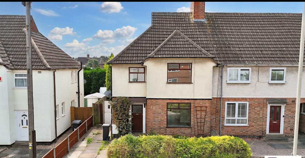 Waltham Avenue, Leicester LE3 3 bed end of terrace house - £215,000