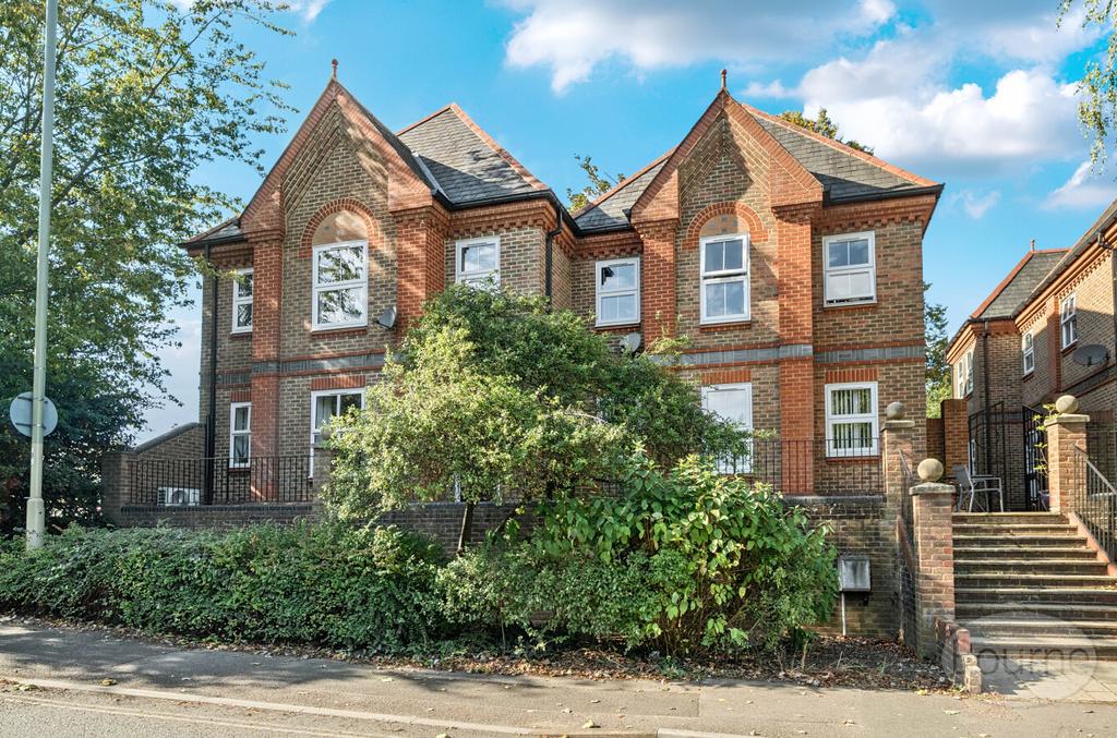 Draymans Way, Alton, Hampshire, GU34 2 bed apartment for sale - £225,000