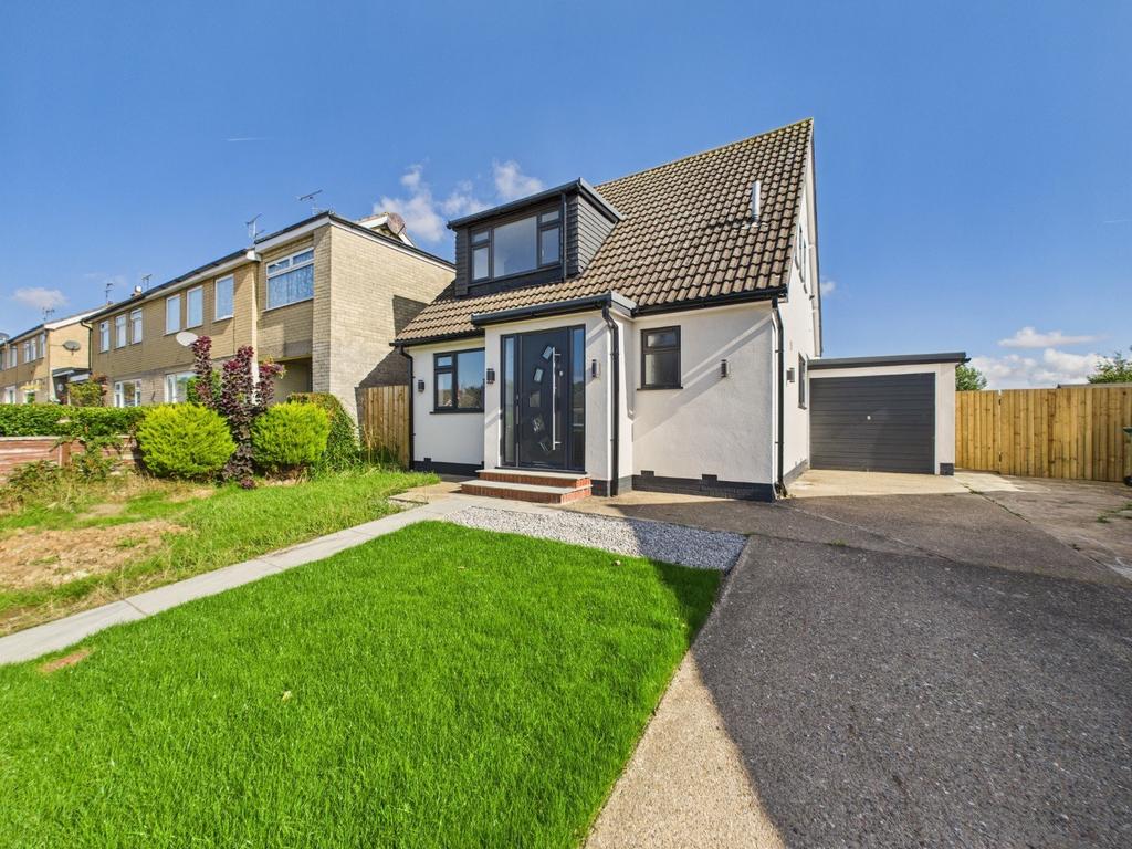 68 The Mount, YO25 5JW 3 bed detached house - £900 pcm (£208 pw)