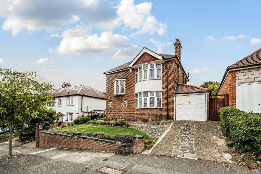 Rydal Drive, Bexleyheath, Kent 3 bed detached house - £650,000