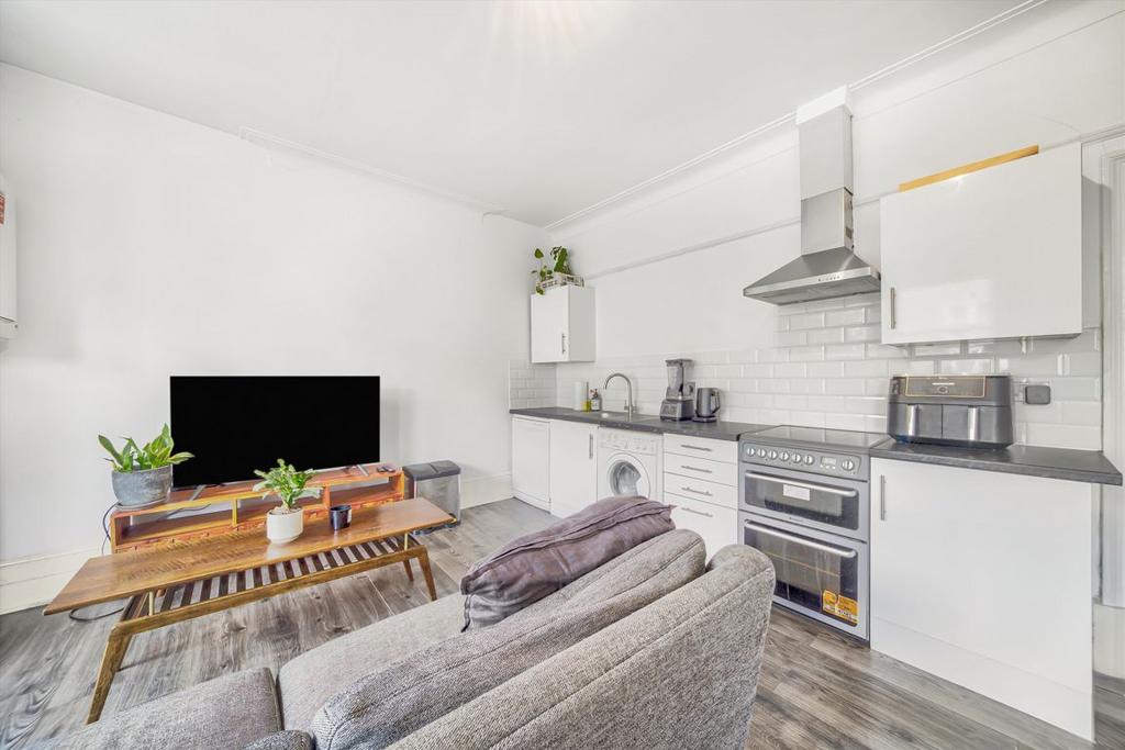 Talfourd Place, Peckham SE15 2 bed flat to rent - £2,100 pcm (£485 pw)