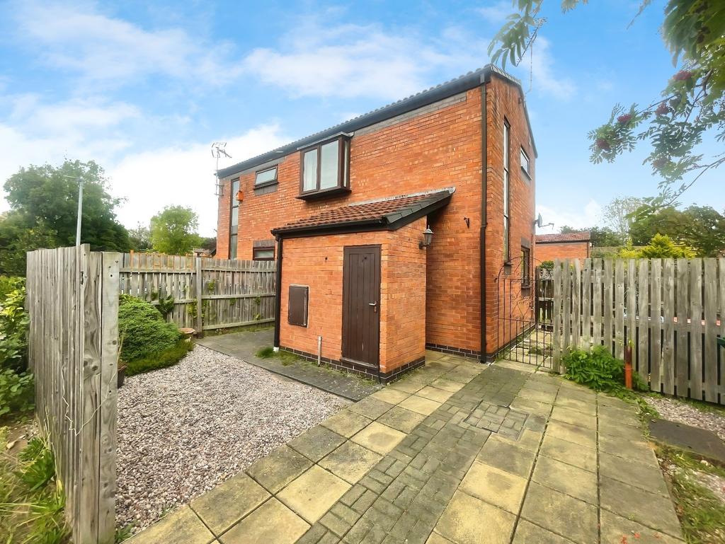 Hankelow Close, Chester, Cheshire, CH2 1 bed semi-detached house - £850 ...