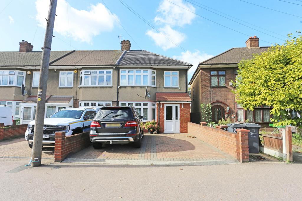 Whalebone Lane South, Dagenham, RM8 3 bed semi-detached house - £2,200 ...
