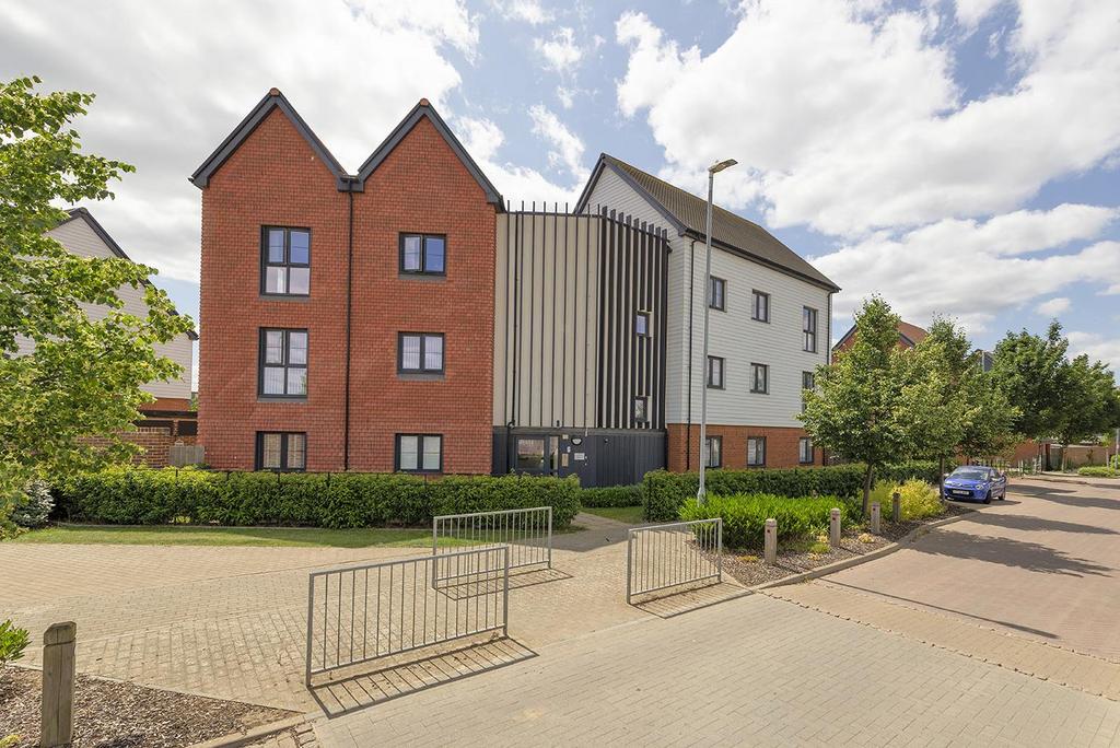 Orchard Way, Kings Hill, ME19 4TD 2 bed apartment - £325,000