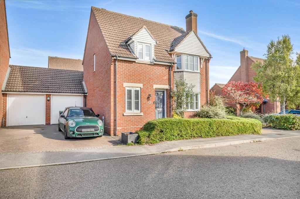 Cypress Court, Dunmow, Essex 3 bed detached house for sale - £475,000