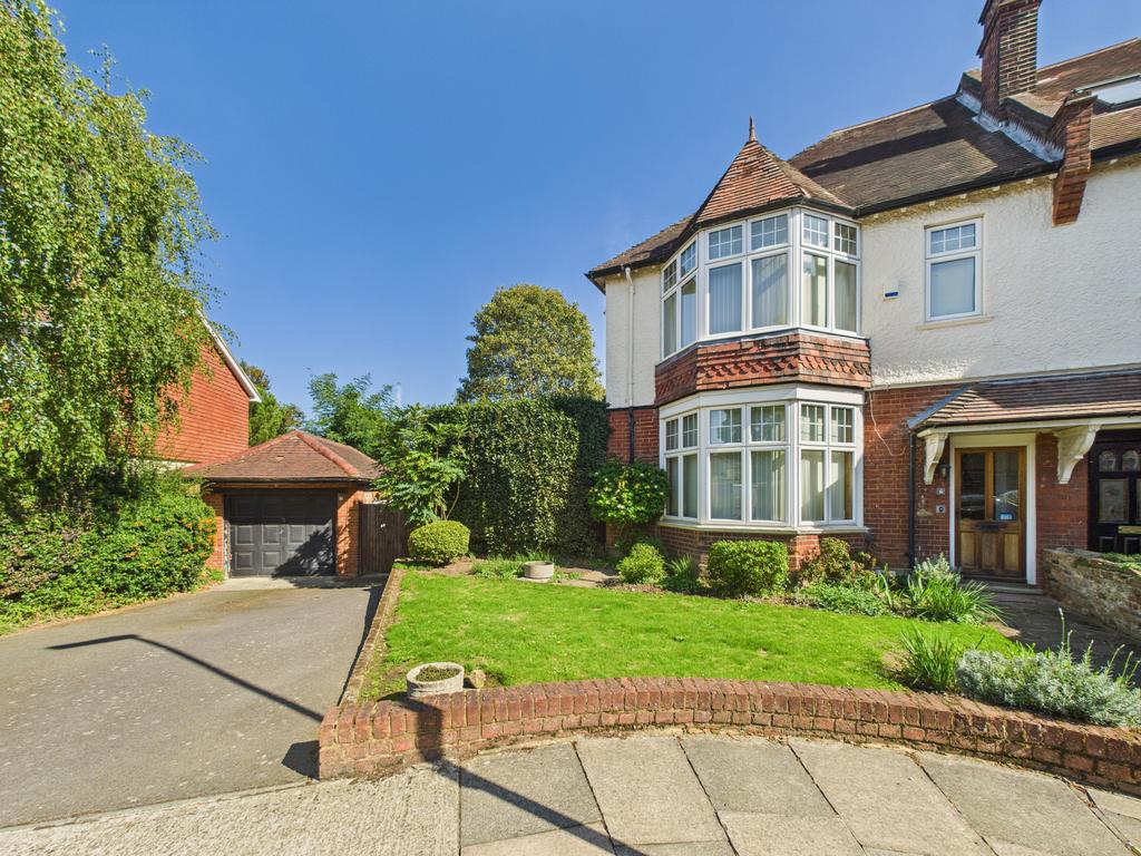 Alexandra Crescent, Bromley, BR1 4 bed semi-detached house for sale - £ ...