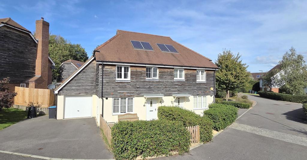 Speedwell Drive, Lindfield, RH16 3 bed semi-detached house for sale - £ ...