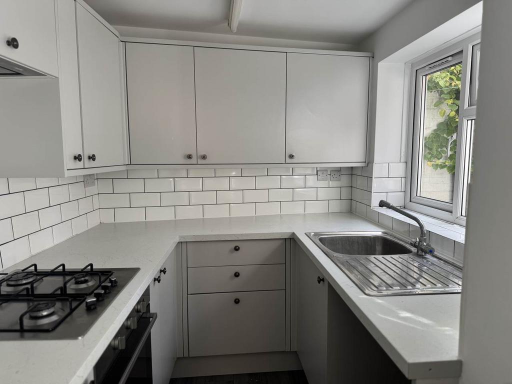 Howell Road, Exeter EX4 2 bed terraced house - £1,100 pcm (£254 pw)