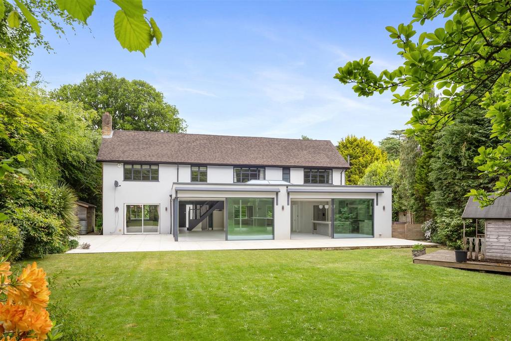 Warren Drive, Kingswood, Surrey 6 bed detached house to rent - £6,500 ...