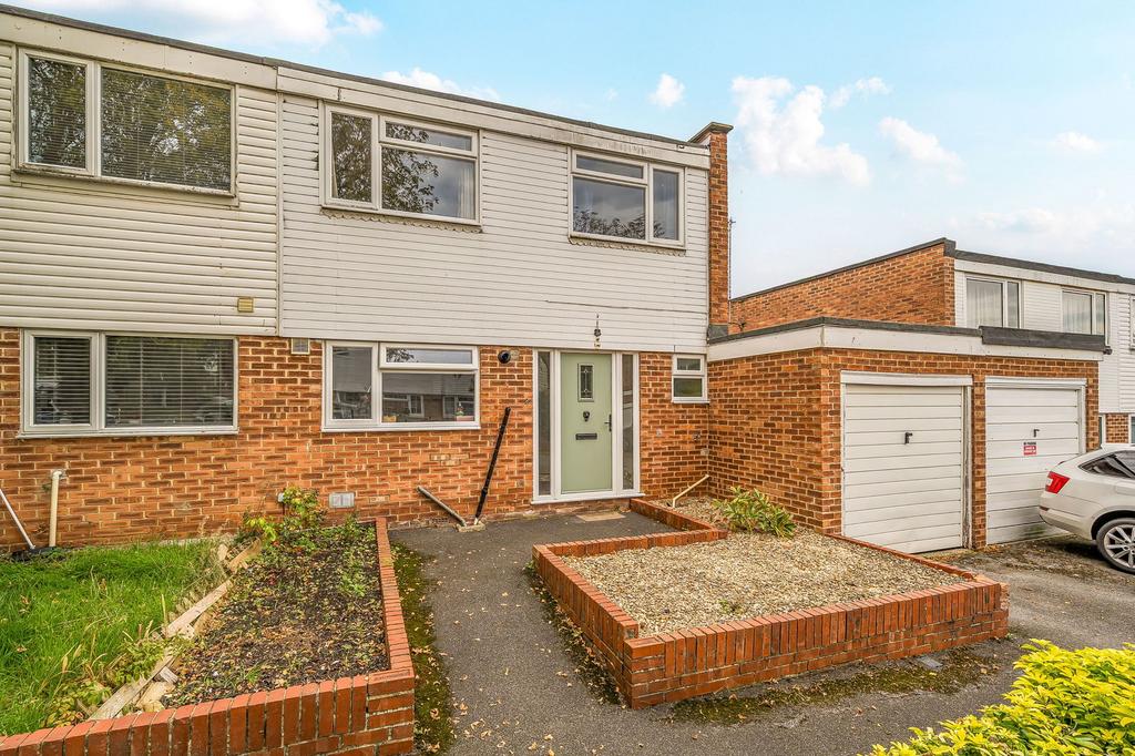 Irwell Close, Basingstoke RG21 4DG 3 bed semi-detached house - £290,000