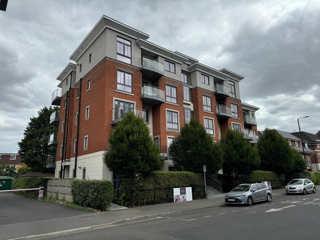 Bridge Avenue, Maidenhead 2 bed apartment to rent - £1,850 pcm (£427 pw)