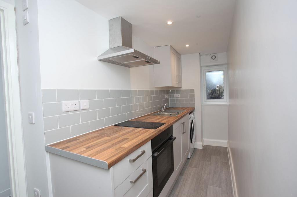 Diamond Street, Cardiff CF24 1 bed apartment - £800 pcm (£185 pw)