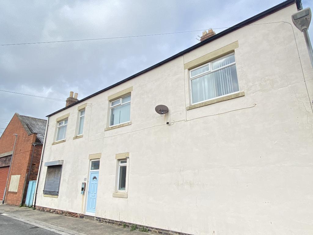 Westfield Crescent, Newbiggin, NE64 6XA 2 bed flat - £550 pcm (£127 pw)