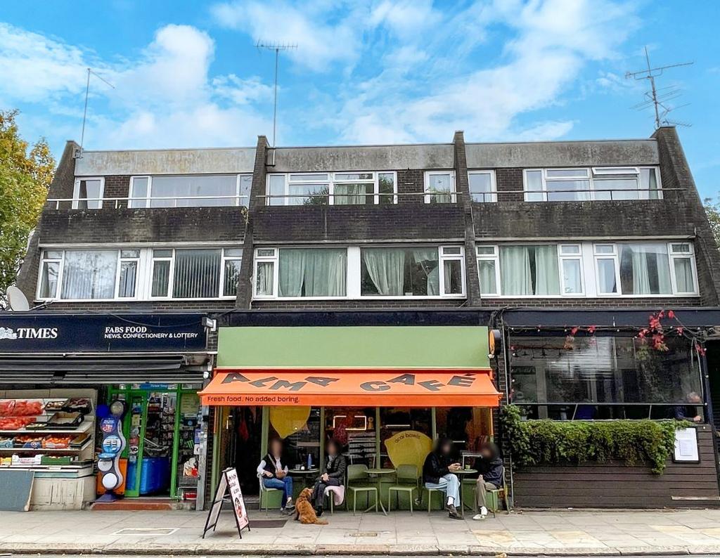 10 Primrose Hill Road, Primrose Hill... 2 bed maisonette - £250,000