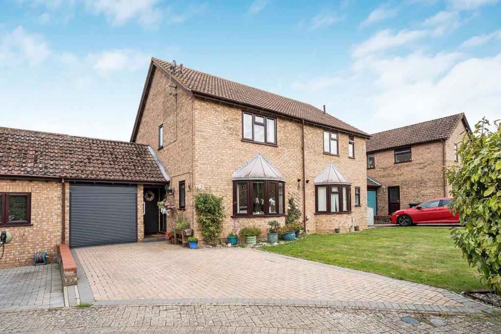 John Amner Close, Ely CB6 3 bed semi-detached house for sale - £425,000