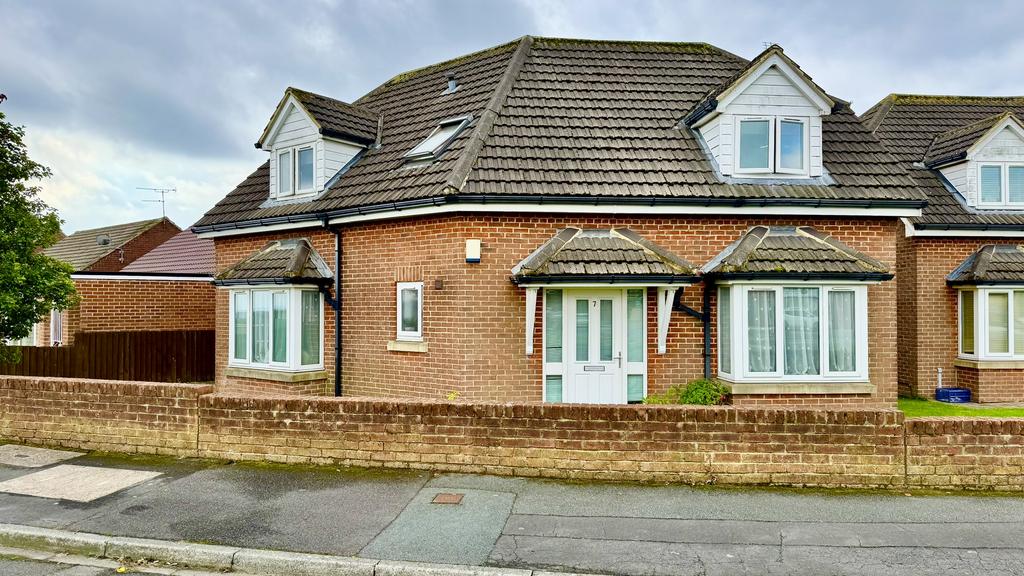 Tinshill Lane, Cookridge, Leeds, West... 3 bed detached house - £385,000