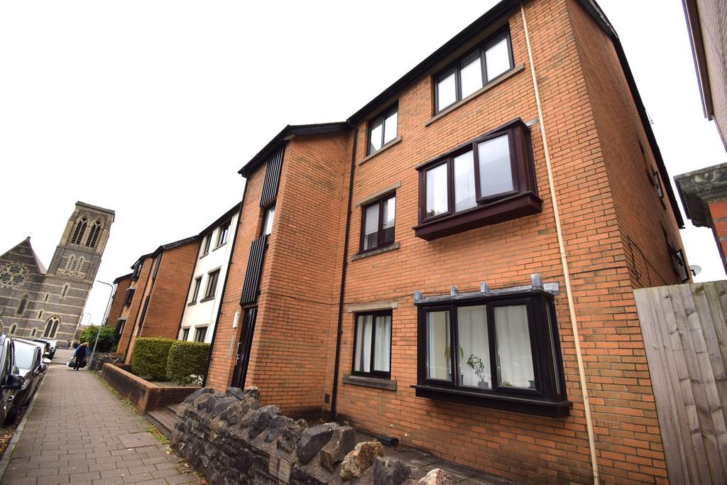 Richmond Court, St. Peters Street... 1 bed flat - £795 pcm (£183 pw)