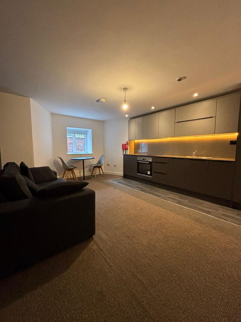 27-31 Anson Road, M14 5BZ 1 bed flat - £895 pcm (£207 pw)